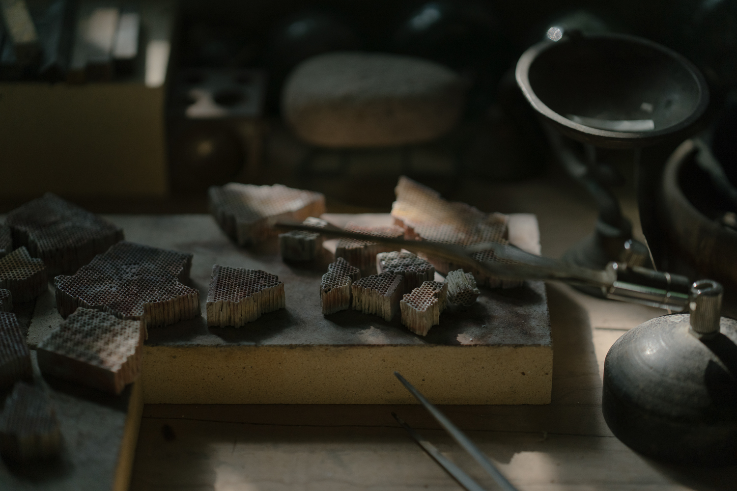 O’Tru no Trus, driftage collector and artist duo - PAPERSKY